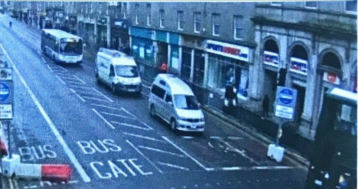 Three Union Street bus gate signs are incorrect, admits council