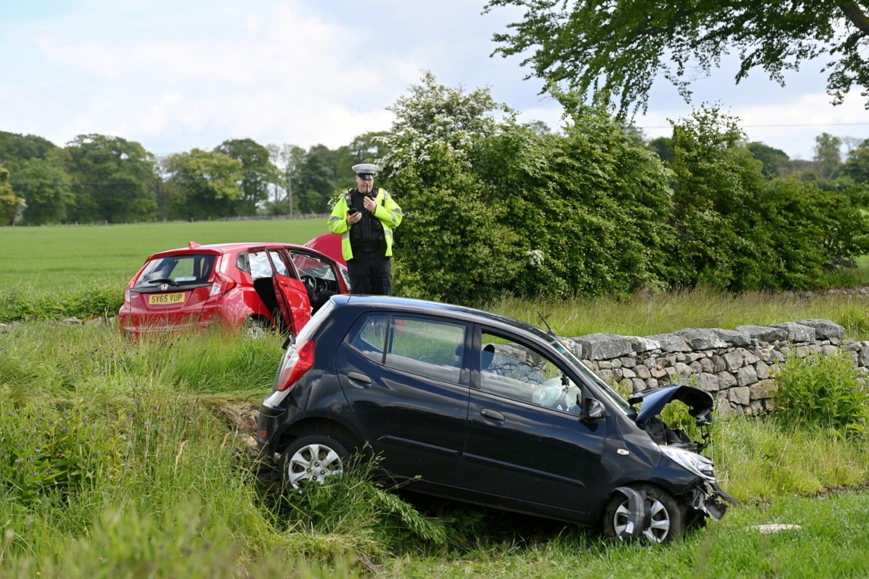 Two car crash closes A944 Aberdeen to Strathdon at Lyne of Skene ...