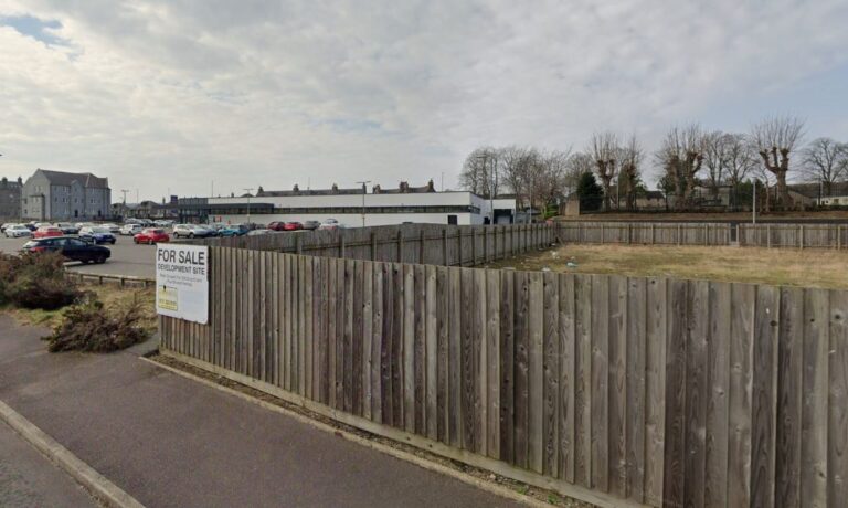 Starbucks Inverurie: Teen slams 'older generation' fighting plans