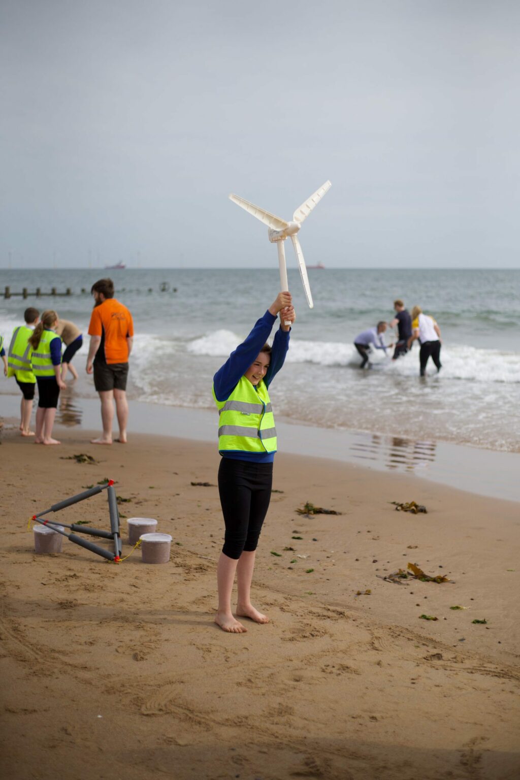 School pupils build wind turbines at Aberdeen Beach as part of ...