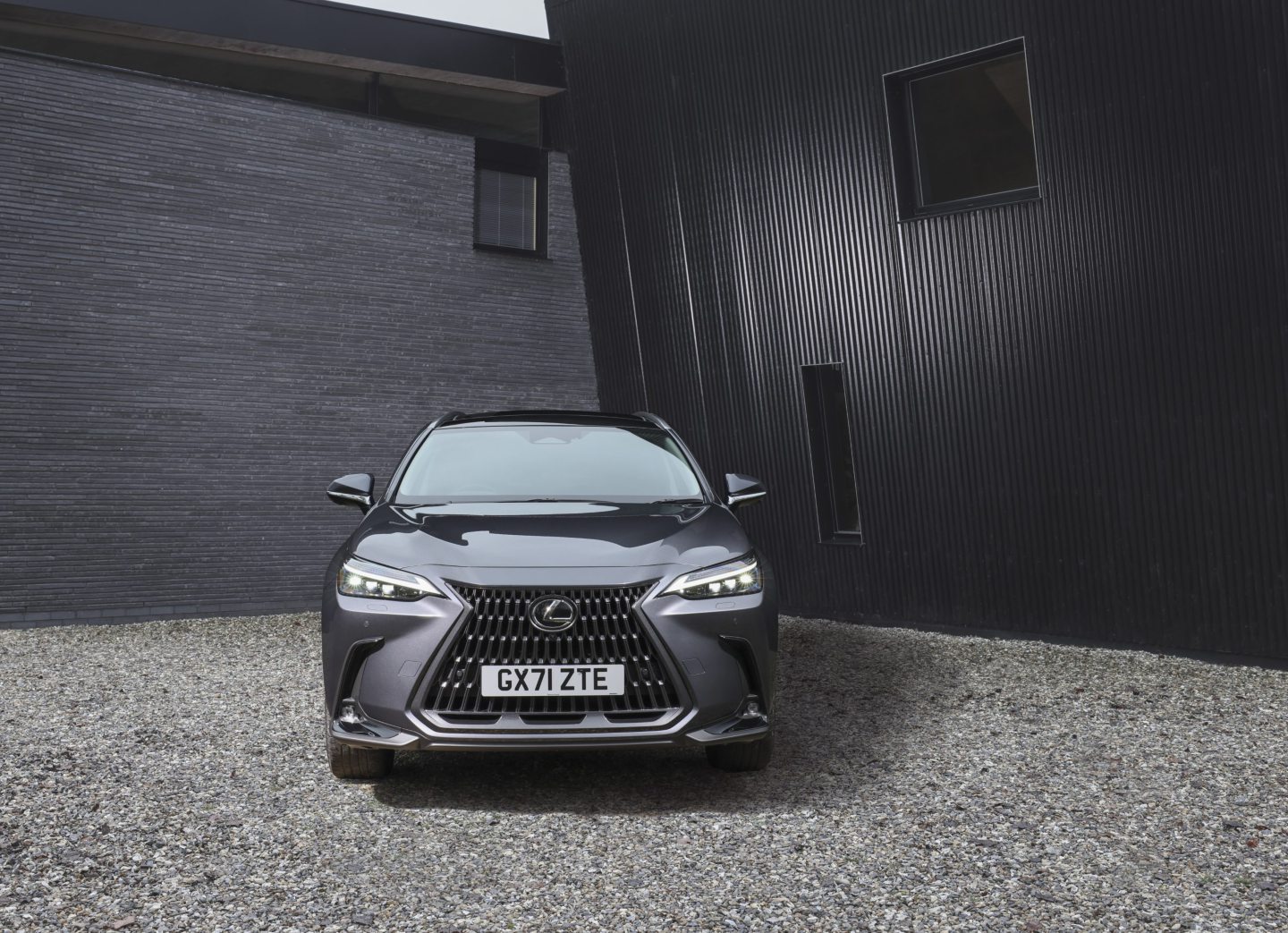 Lexus NX 350 hybrid a sleek super cruiser
