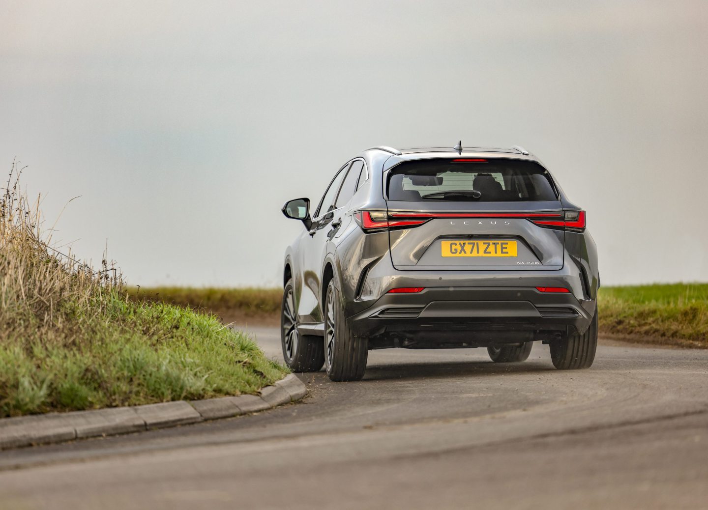 Lexus NX 350 hybrid a sleek super cruiser