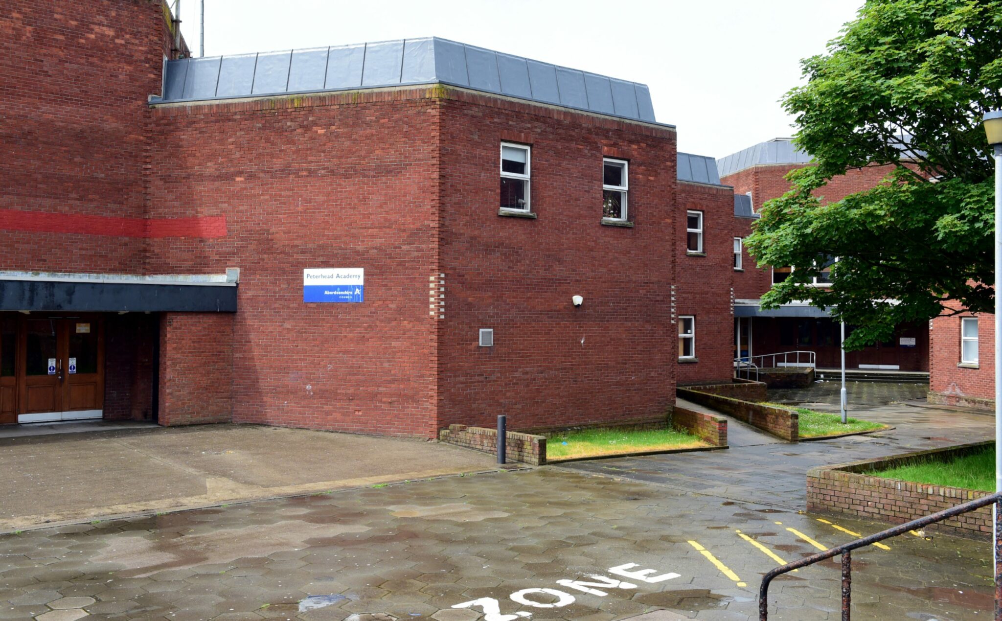 Peterhead Academy ban mobile phones to 'safeguard' new pupils