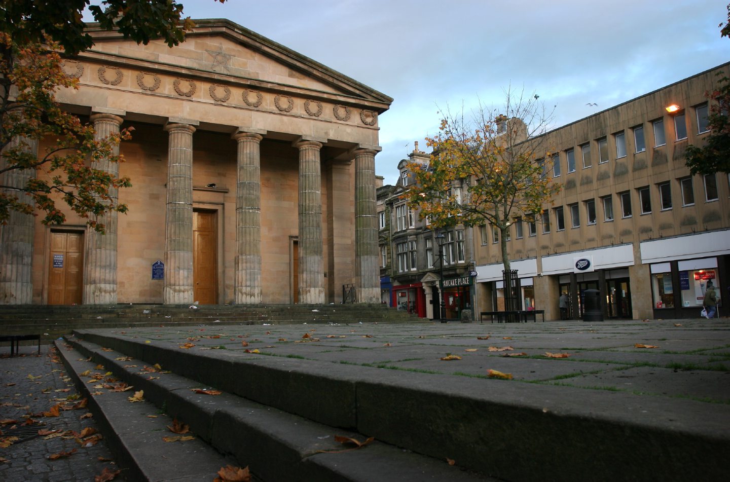 Far right figure set to speak at anti-immigrant rally in Elgin