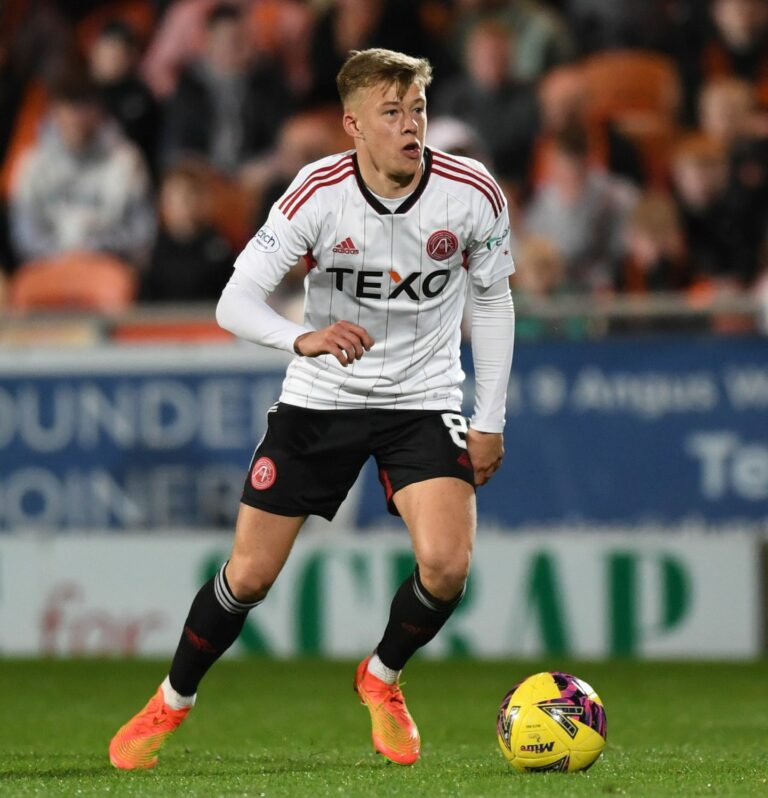 Aberdeen's Callum Roberts making 'good progress' from long-term injury