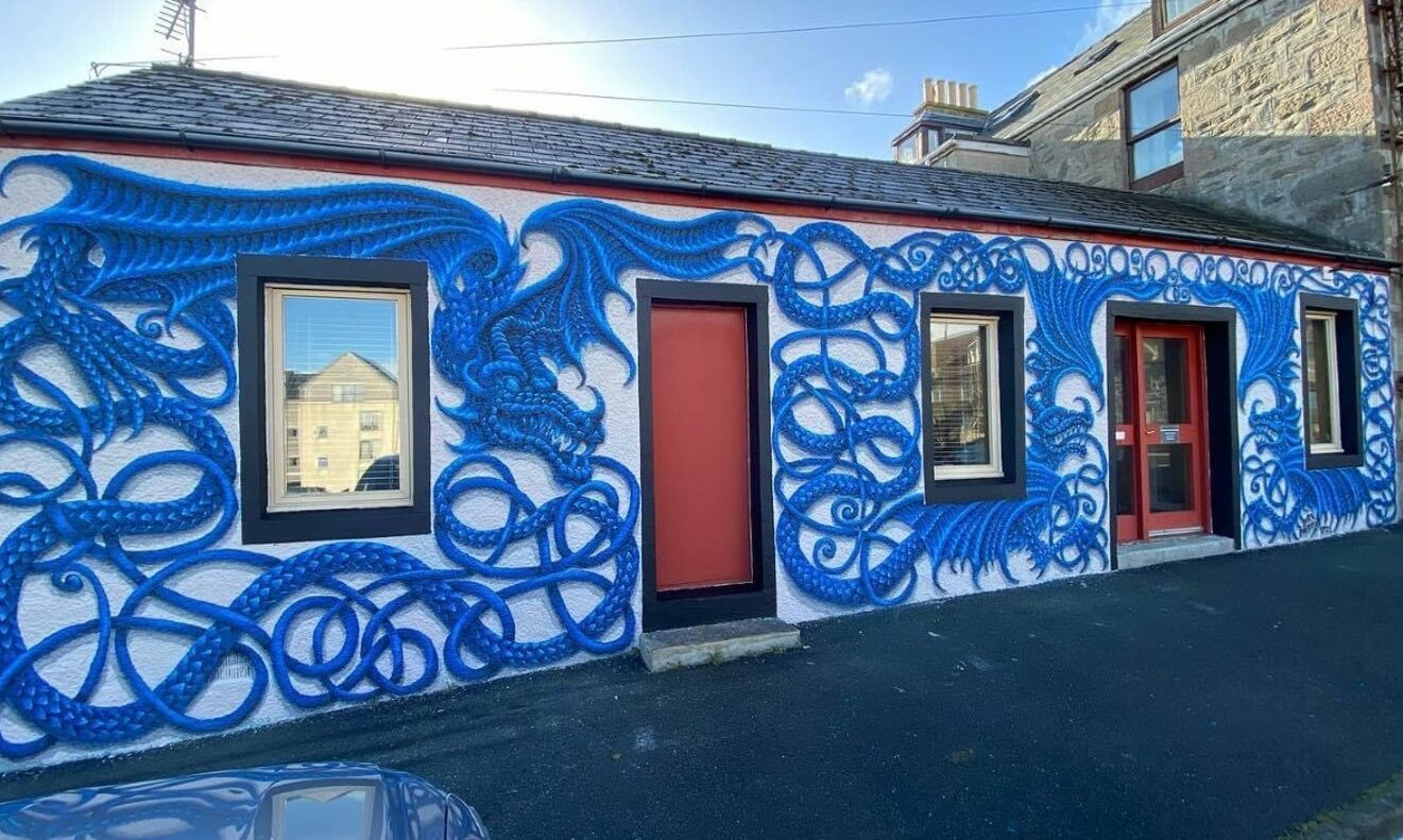 Dirk Robertson paints stunning dragon mural on SIBC building in Lerwick