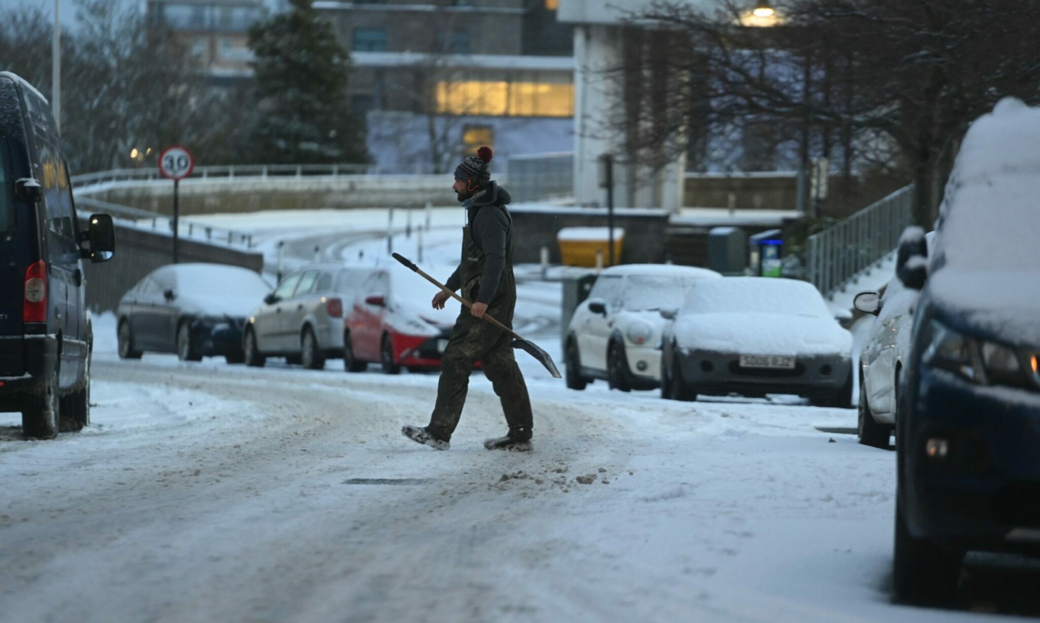 Temperatures could drop to -7C as snow warnings issued