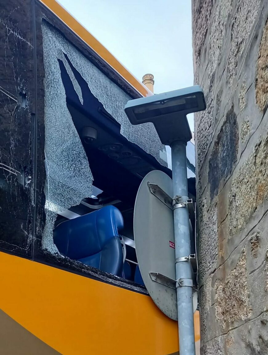 Bus gets stuck down 'one of the narrowest roads' in Huntly