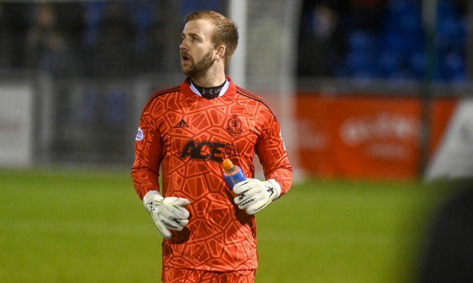 Cove Rangers swoop for Australian goalkeeper Nick Suman