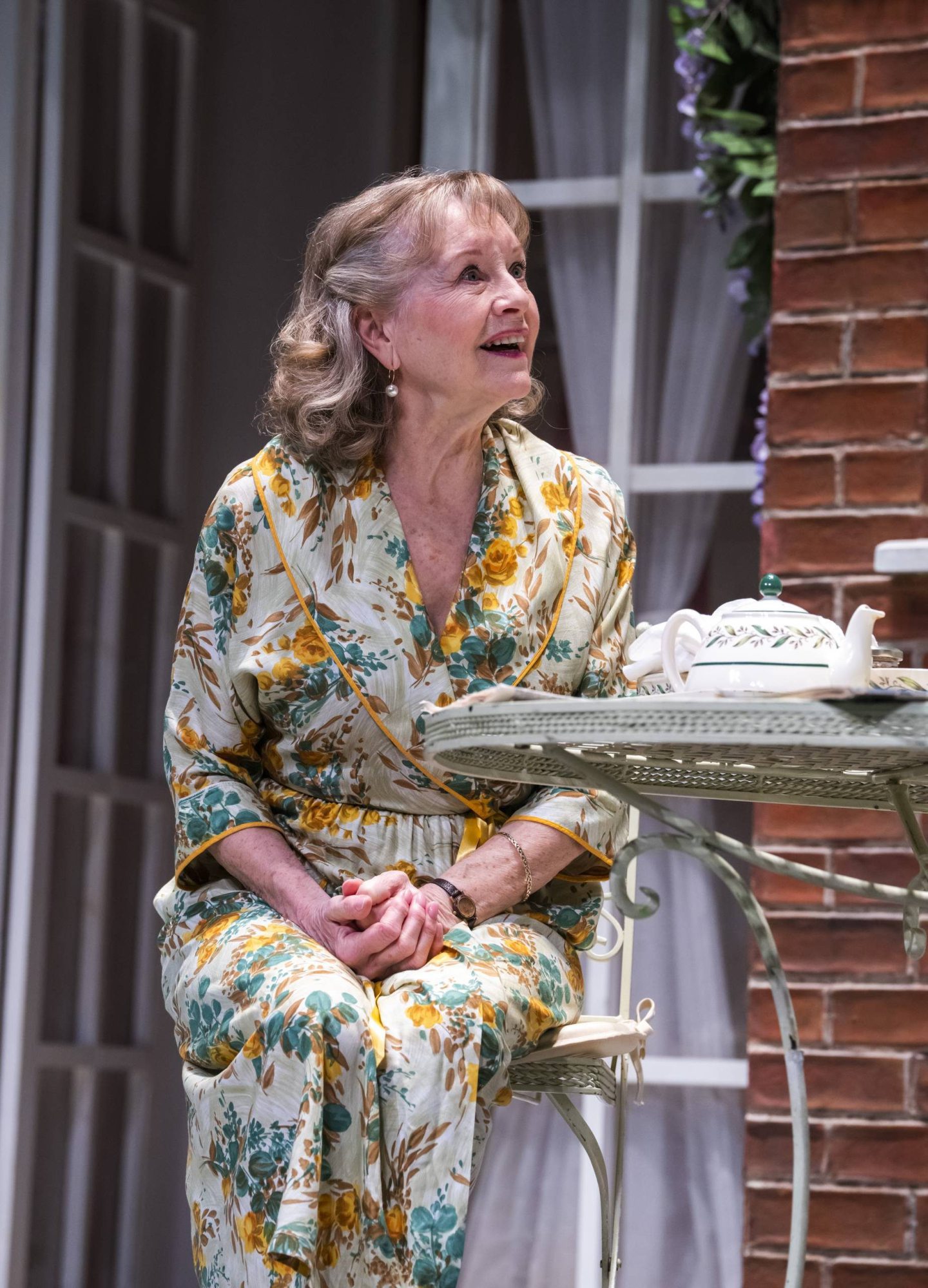 Liza Goddard promises Aberdeen audiences two hours of laughter