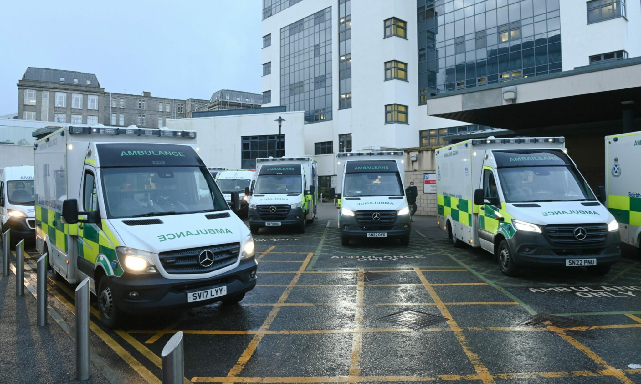 Aberdeen Royal Infirmary declared major incident with queue of 13 ...