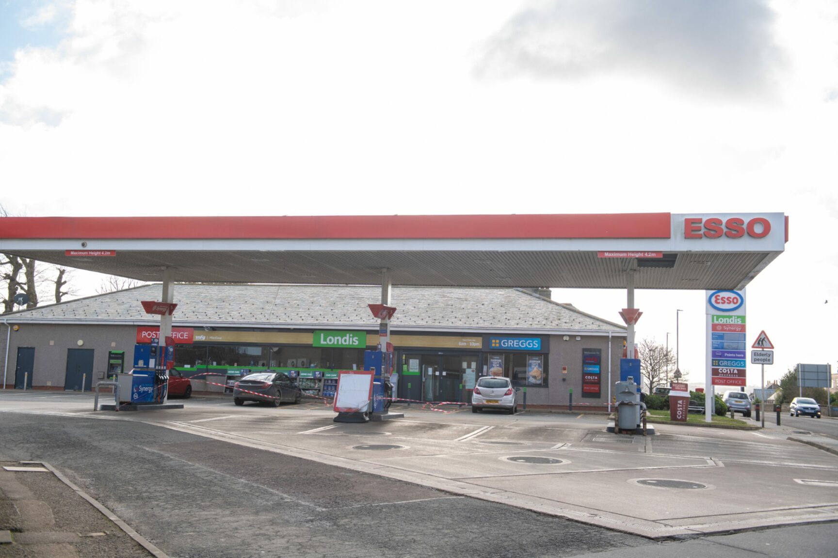 SSE worker taken to hospital after hit by sign at Mintlaw petrol station