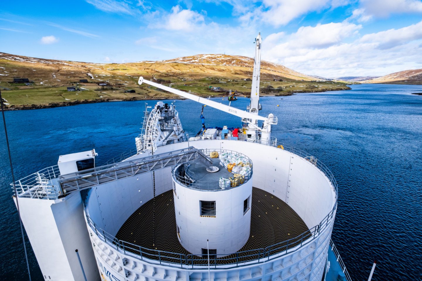 Cable connecting Shetland to the grid laid for the first time