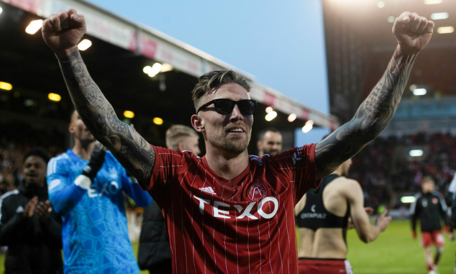 Aberdeen can qualify from Euro groups, says legend Joe Harper