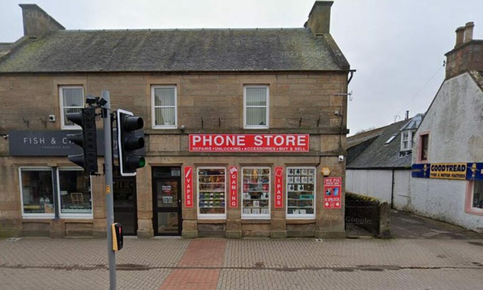Alness phone store owner speaks out after youths snatch vapes