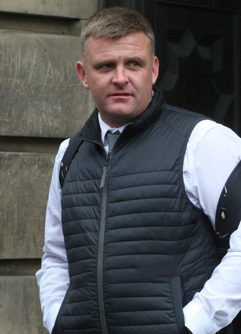 Drug dealer dad jailed after preparing daughter for his sentence