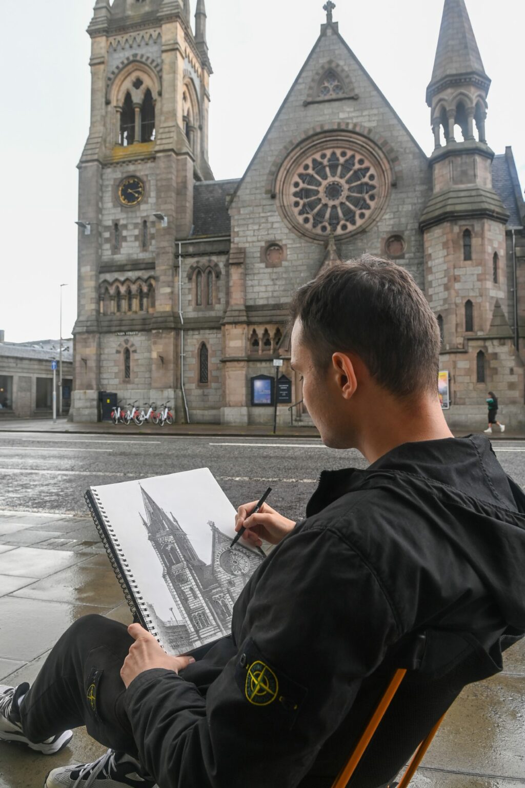 Ukrainian artist has 'gift from God' as he draws Aberdeen