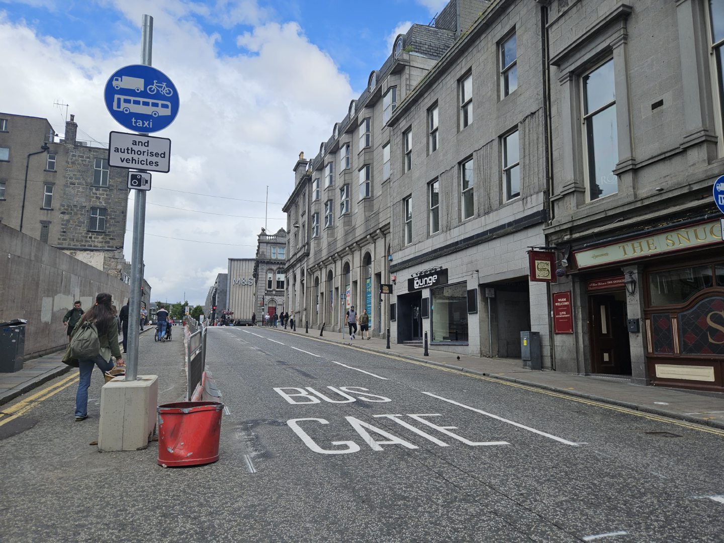 More than 1,000 people sign petition to scrap new Aberdeen bus gates