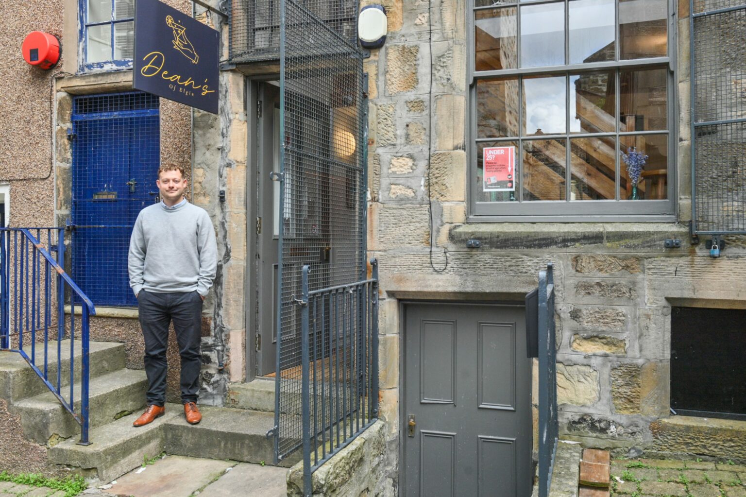 Why is Elgin cocktail bar extending opening hours?