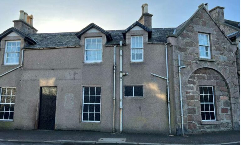 Joy for Aboyne as Huntly Arms Hotel's rotten doors to be replaced