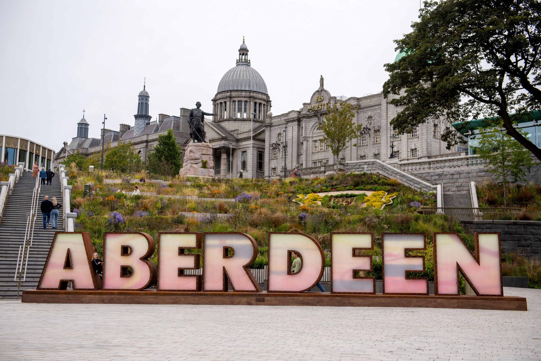 Is the Castlegate the right place for the Aberdeen Christmas tree?