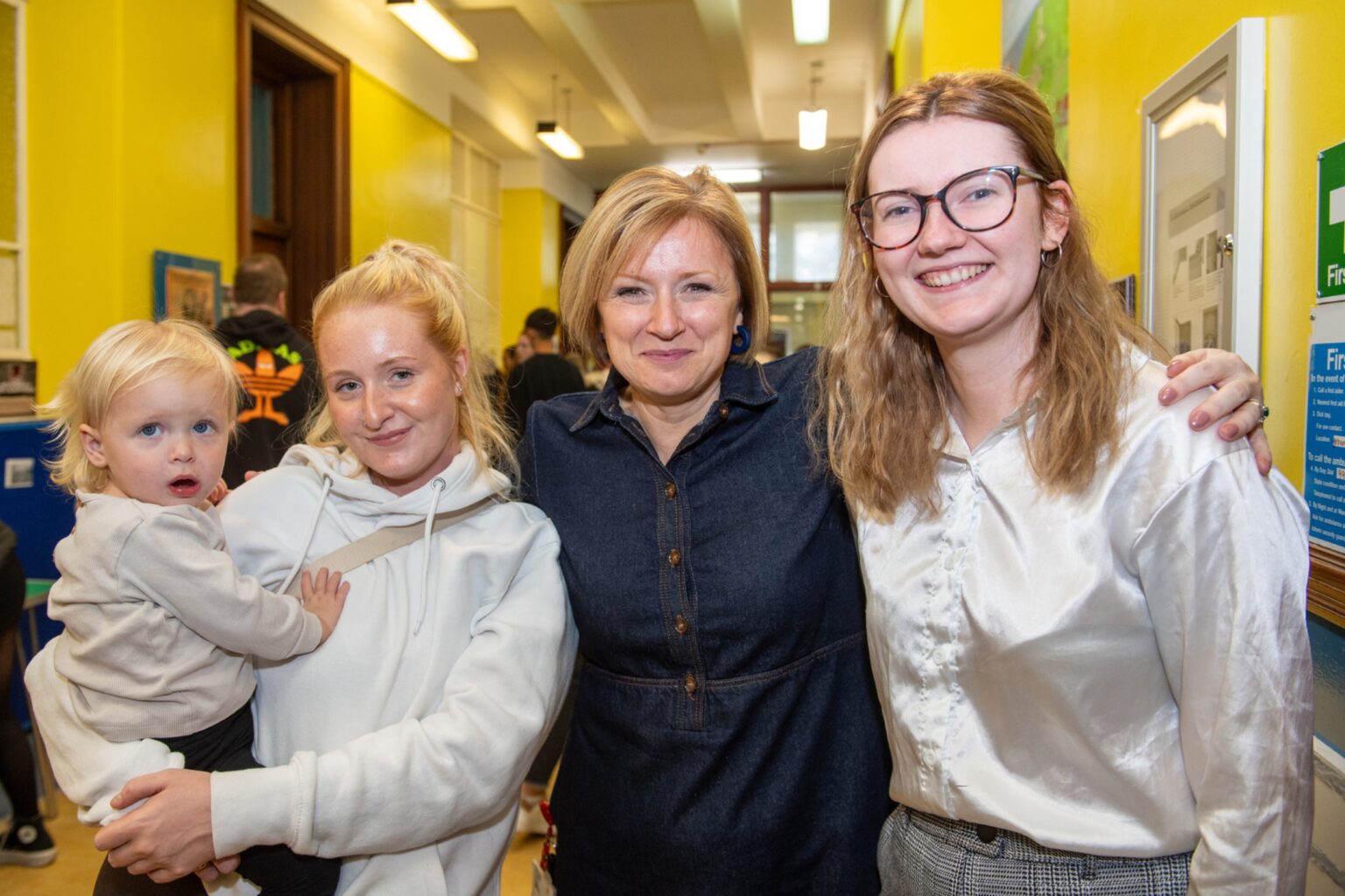 Hundreds say goodbye to Walker Road School
