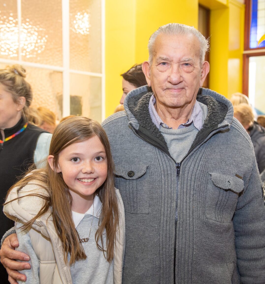 Hundreds say goodbye to Walker Road School