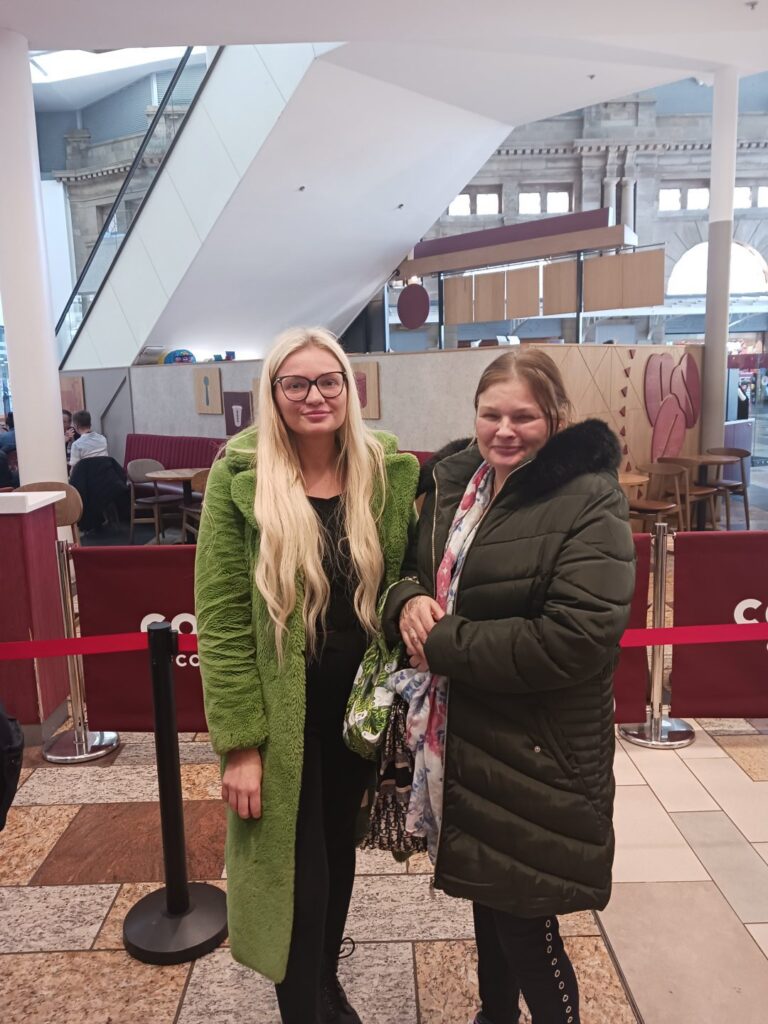 About 100 excited Lush fans gather in Aberdeen to celebrate move