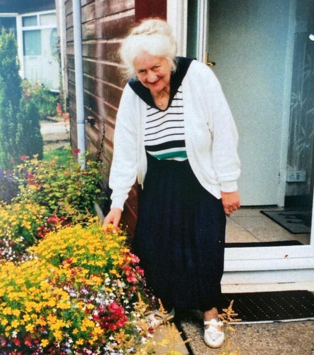 Evelyn Crighton Young, Torry Academy guidance teacher, dies 98
