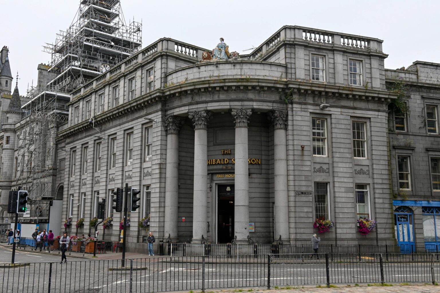I compare Aberdeen's Wetherspoons sites – which one is best?