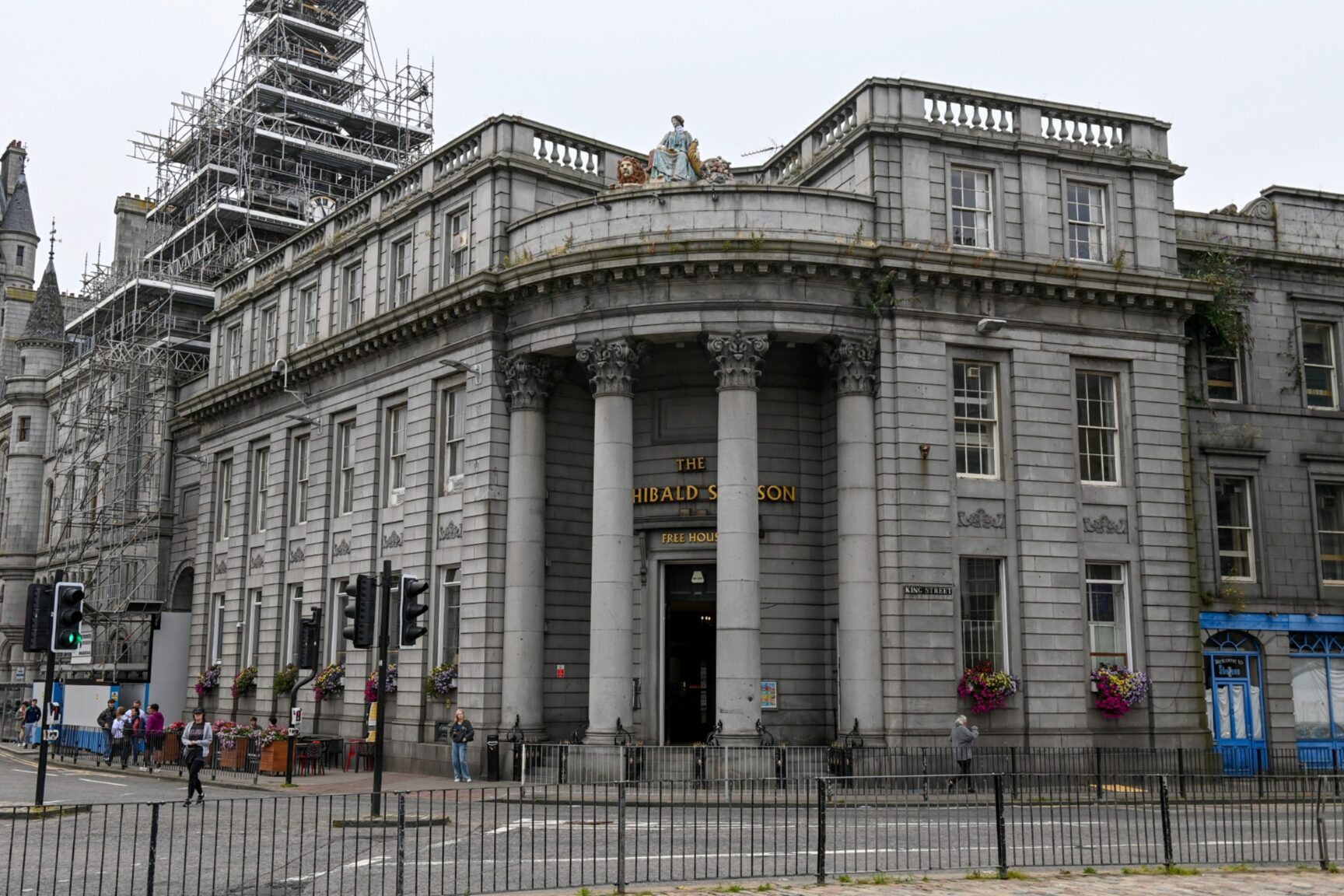 I compare Aberdeen's Wetherspoons sites – which one is best?