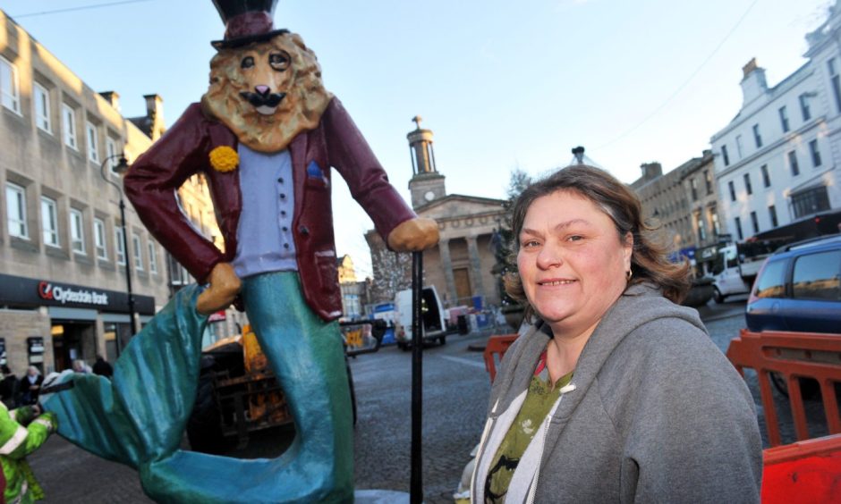 Dandy Lion in Elgin: Everything you need to know