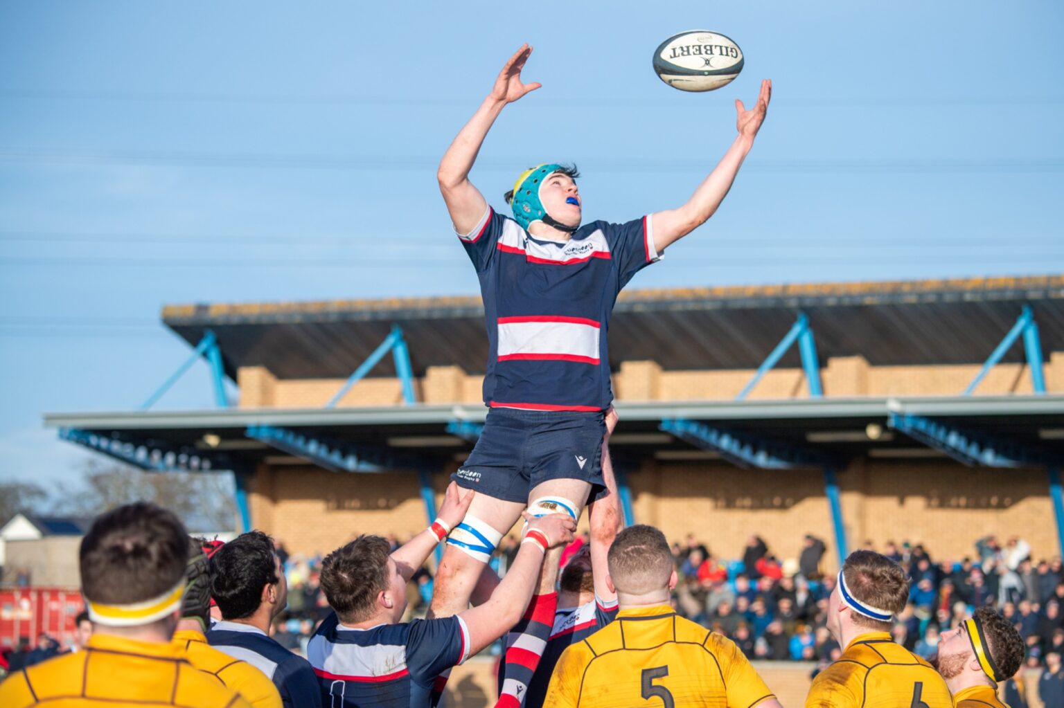 Meet the South African former ship's captain trying to salvage sinking ...