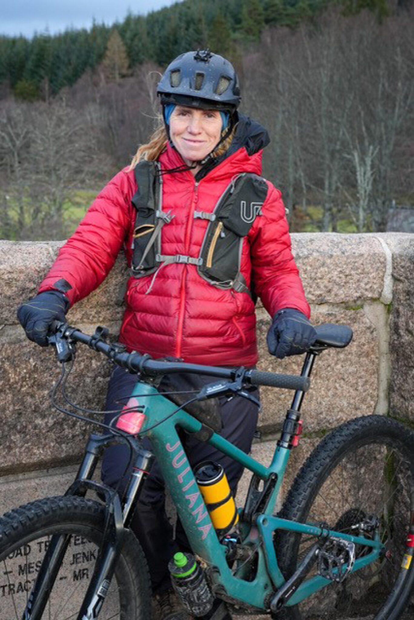 Lee Craigie gets award from Fort William Mountain Festival
