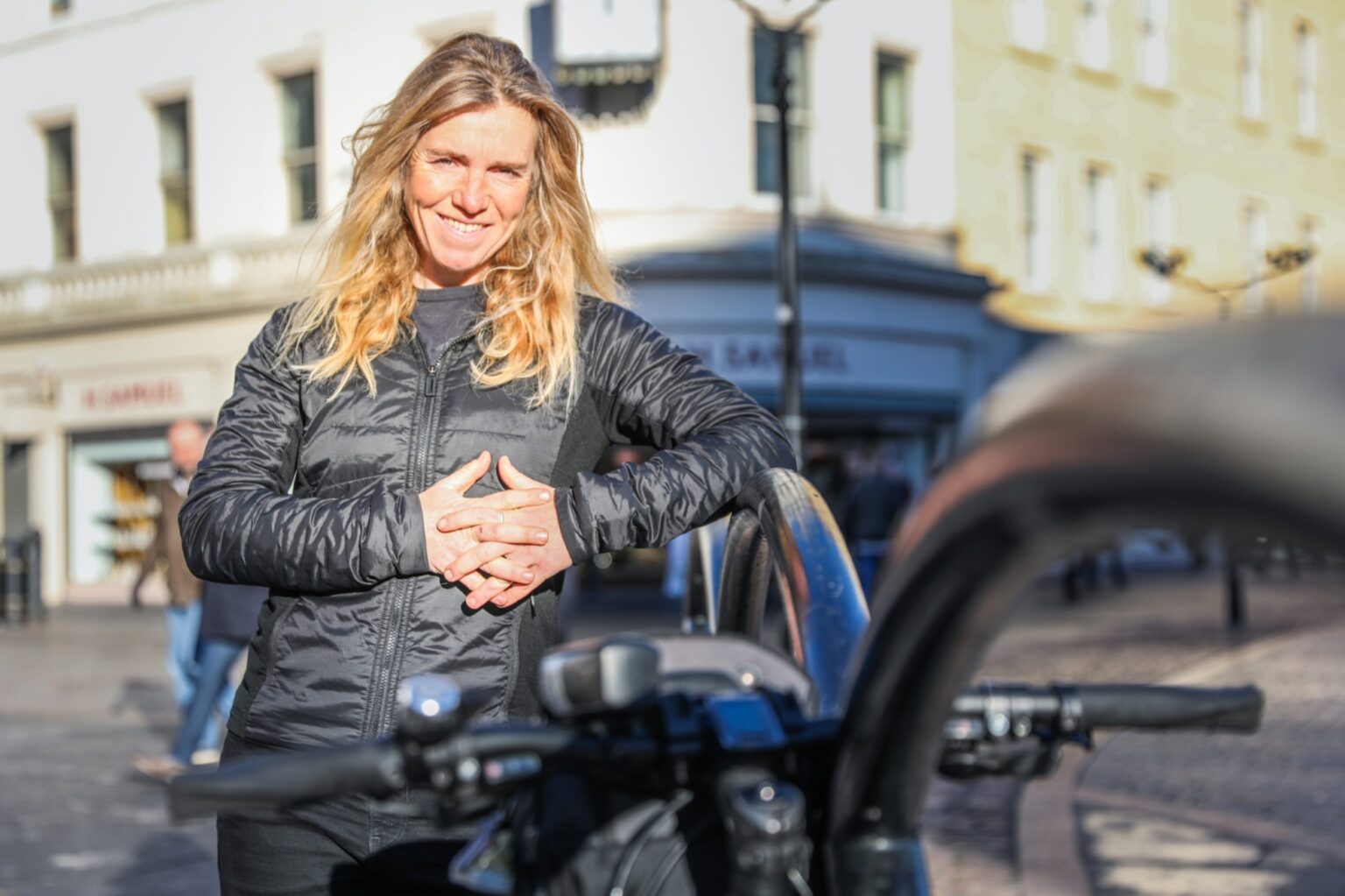 Lee Craigie gets award from Fort William Mountain Festival