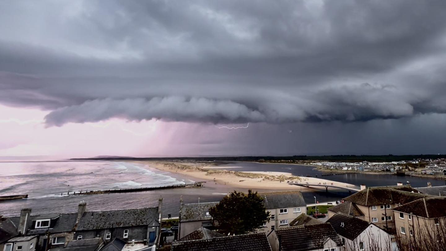 Lossiemouth: Photographer's incredible lightning storm photos