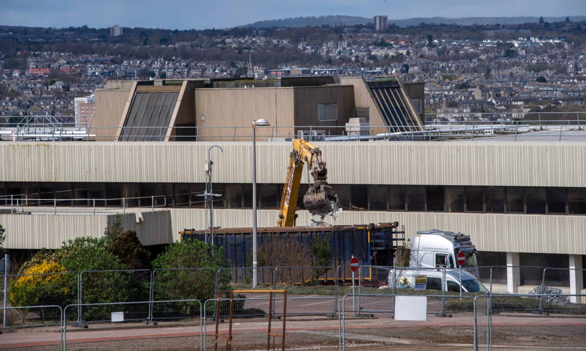Shell HQ demolition: Images show diggers tearing down landmark