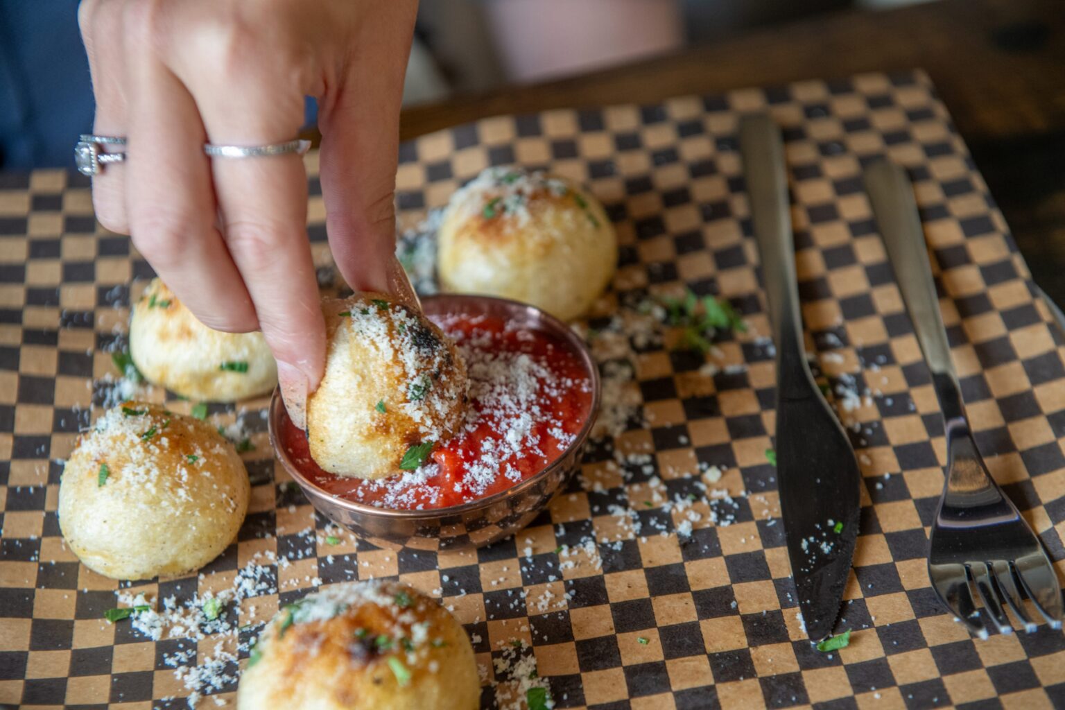 The Gaff in Ellon: Did our pizza, garlic balls and cannolis deliver?