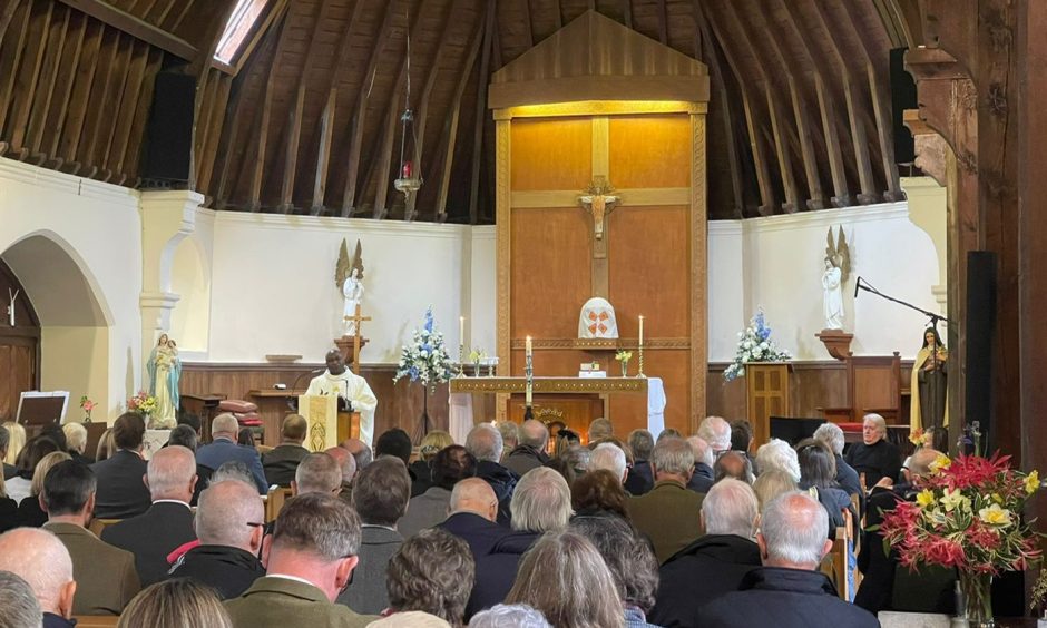 Hundreds turn out for farewell to Ceilidh King Fergie MacDonald