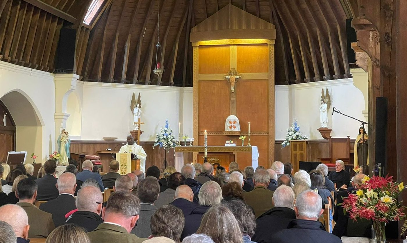 Hundreds turn out for farewell to Ceilidh King Fergie MacDonald