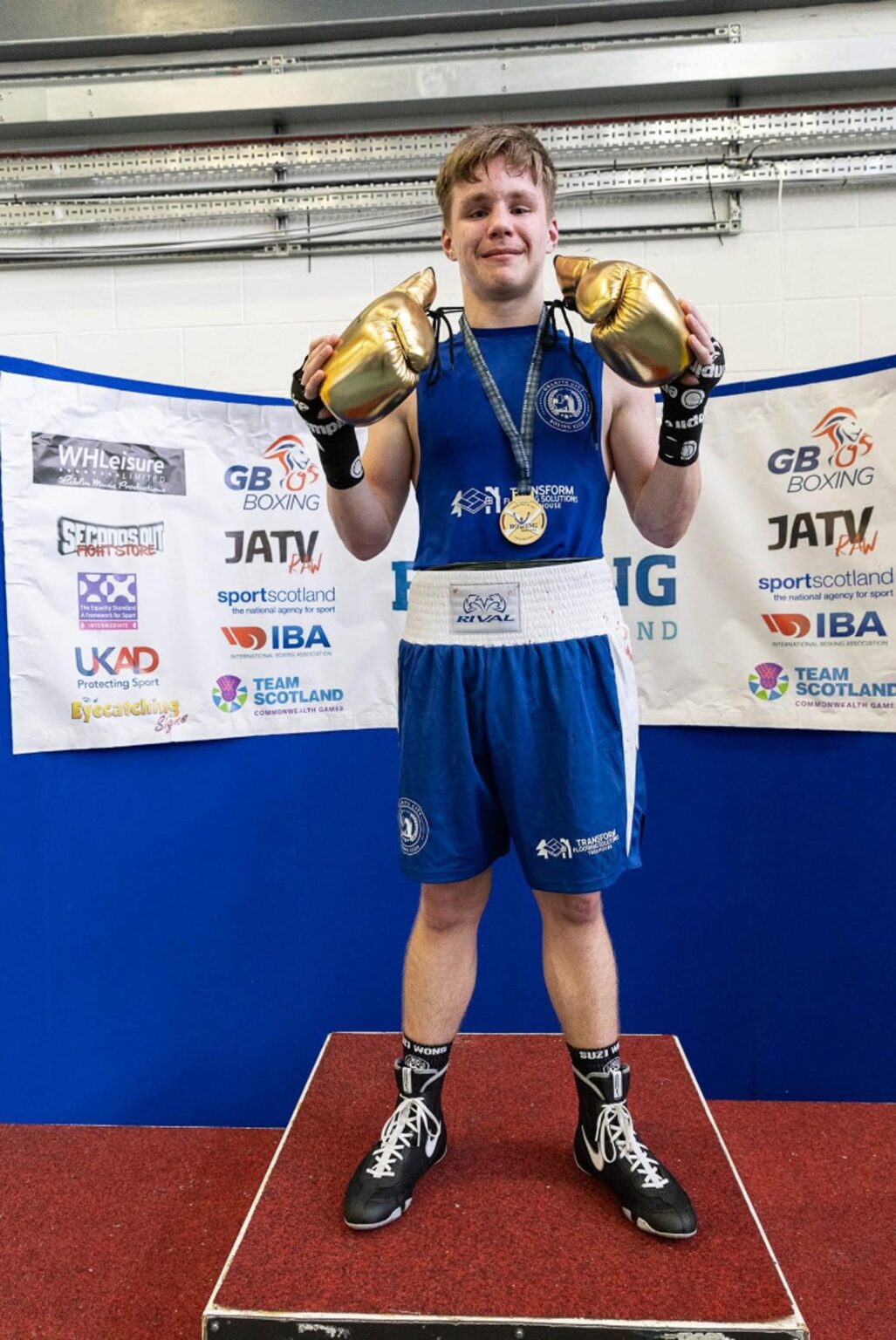 Aberdeen teen boxer stuns Scottish icon's son in Golden Gloves