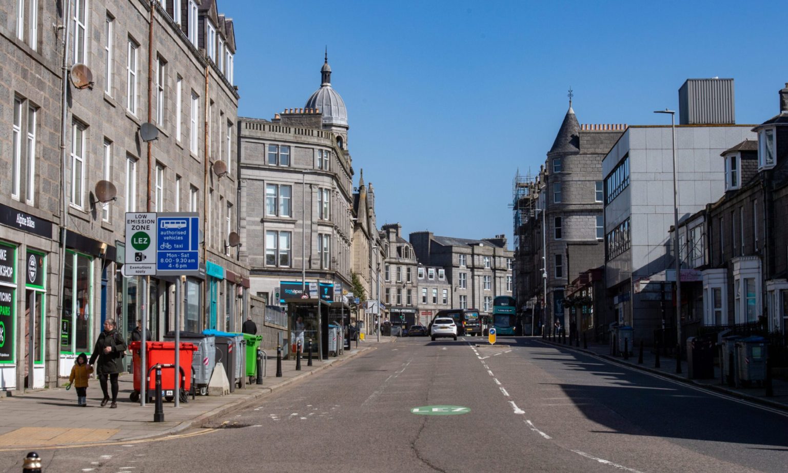 Three arrested after £88k of drugs found in car and flat in Aberdeen