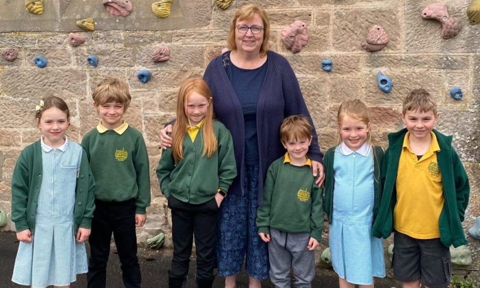 Sheena Tulloch: Dyke teacher retires after 40 years