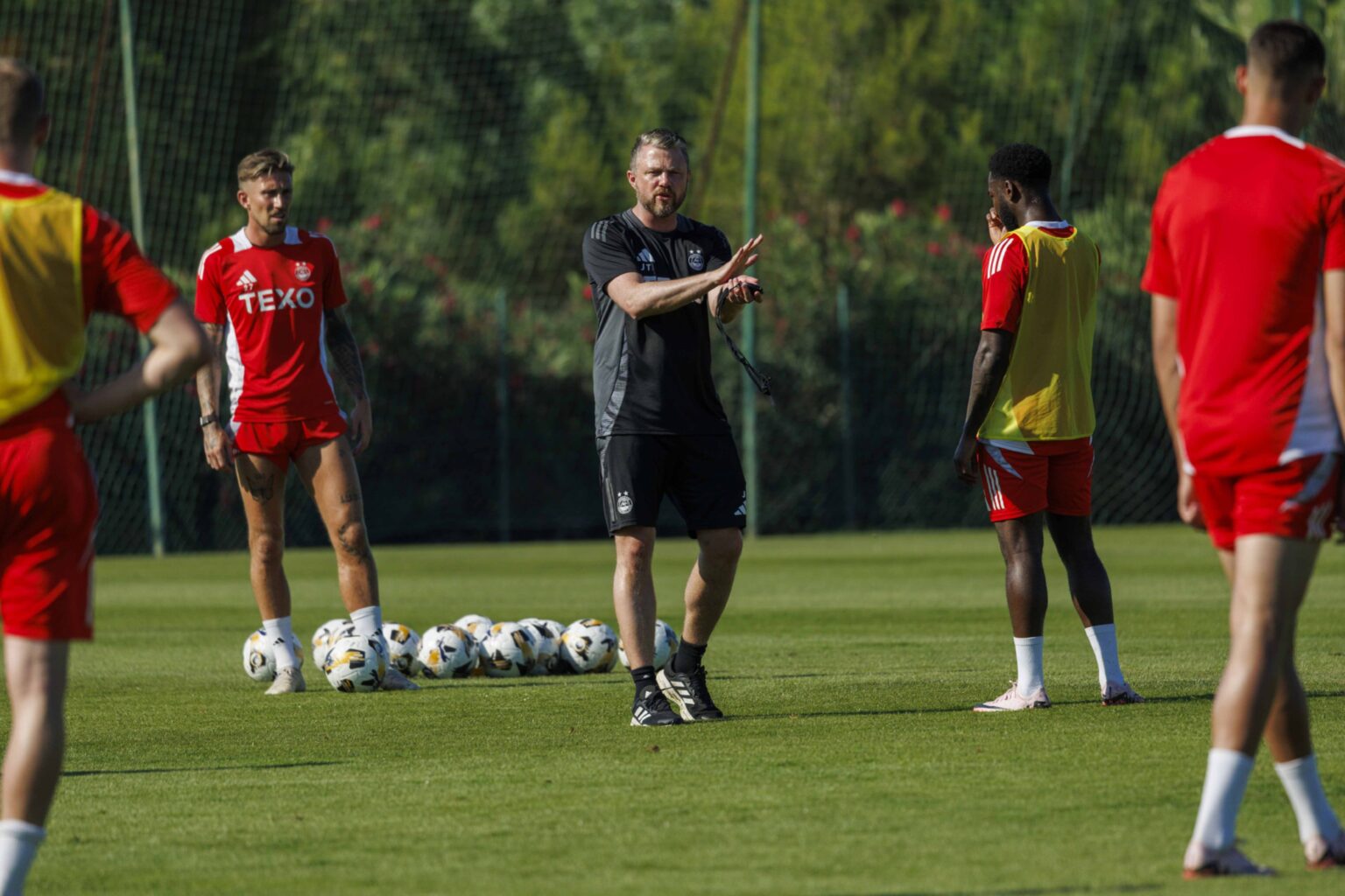 Aberdeen boss Jimmy Thelin set for player talks in Portugal