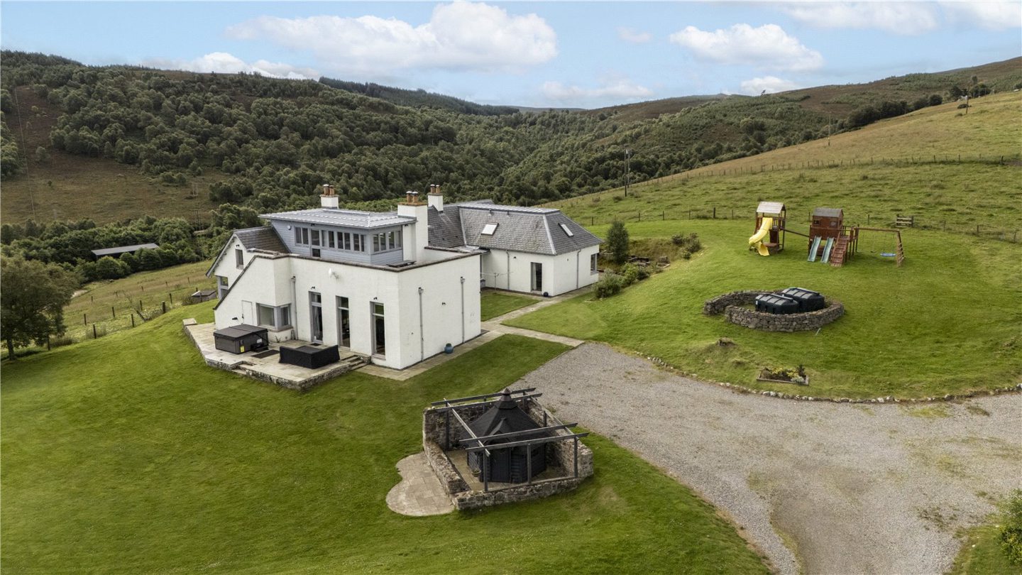 Highland farmhouse with its own rooftop terrace and scenic views