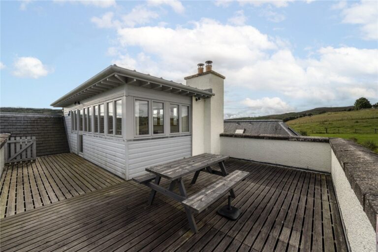 Highland farmhouse with its own rooftop terrace and scenic views