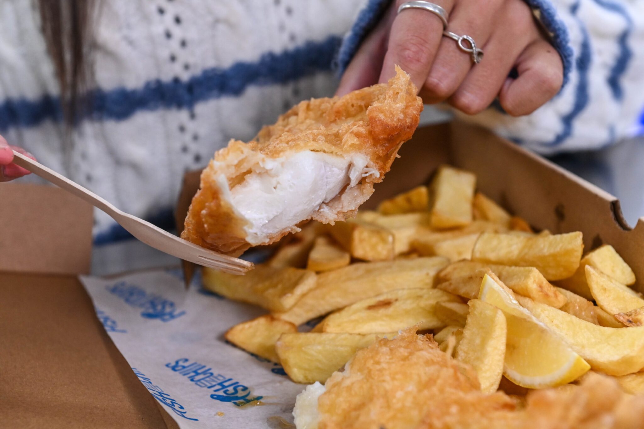 I review the food at Rosemount chipper Fish 'n' Hook