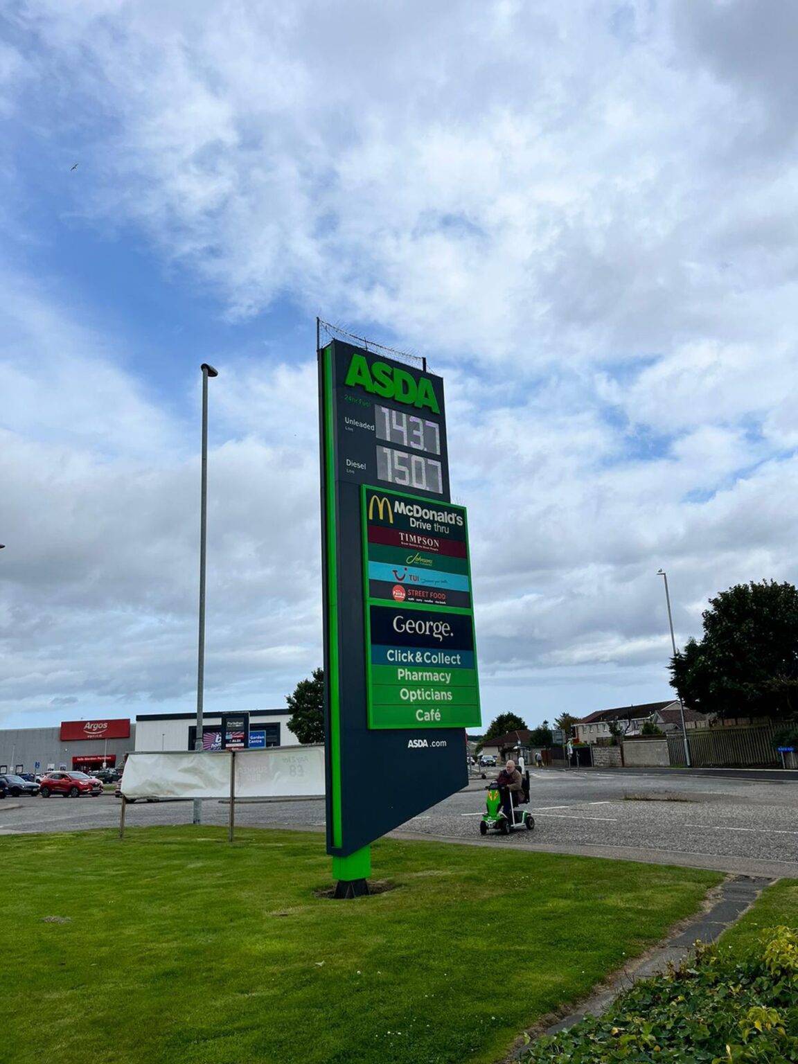Petrol prices differs by up to 16p at two A92 service stations