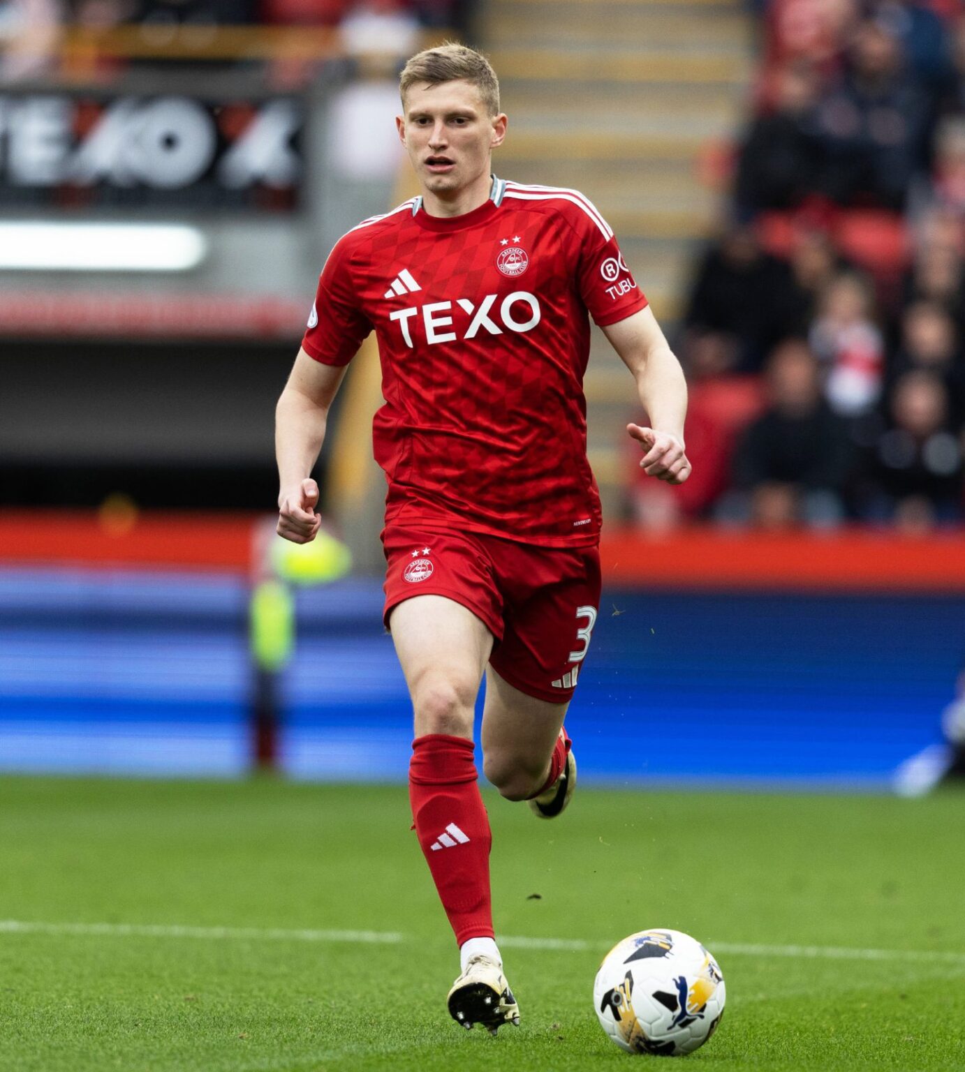 Aberdeen boss praises Jack MacKenzie as contract talks continue
