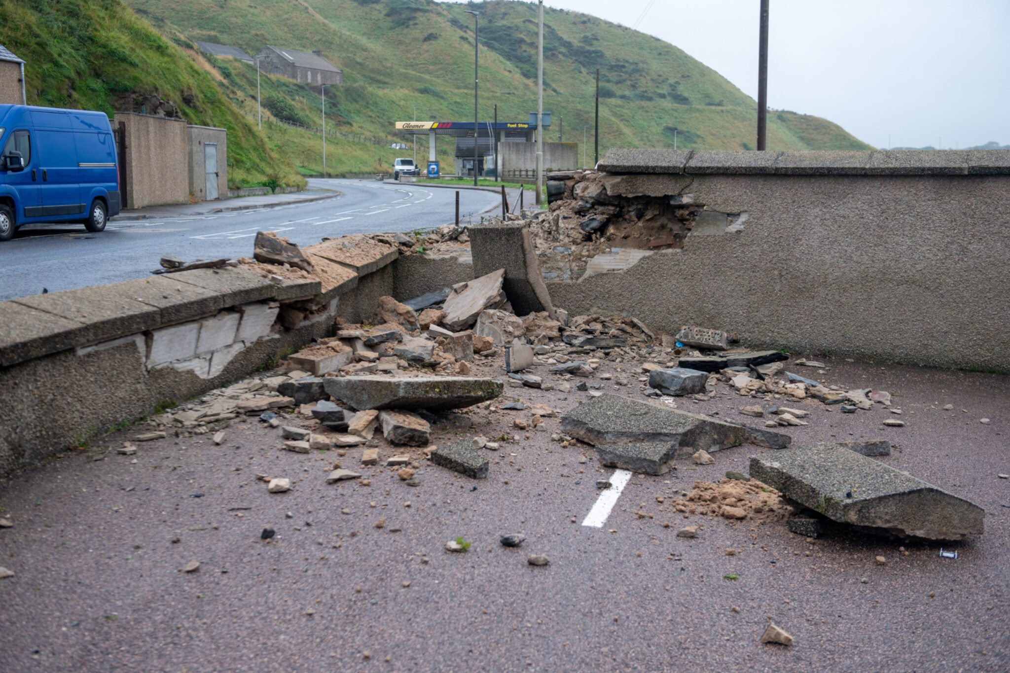 4 teenagers taken to hospital after crash in Macduff